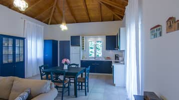 Vila família, vista para a praia | Cozinha privada | Geladeira grande, fogão, cooktop, chaleira elétrica