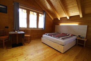 Quarto casal exclusivo | Frigobar, escrivaninha, cortinas blackout, Wi-Fi de cortesia