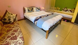 Quarto Familiar, várias camas, não fumadores | Edredões de penas, Wi-fi grátis, roupa de cama fornecida 