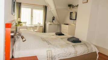 Quarto Triplo | Com decoração personalizada, com mobília individualizada, Wi-fi grátis