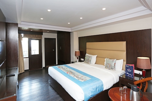 Oyo Flagship 22444 Hotel Shiwalik Regency Mall Road - Shimla