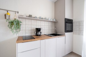 Apartamento (Apartments Lotea - Two-Bedroom Apartm) | Cozinha privada | Um frigorífico, um forno, uma placa de cozinha, uma cafeteira/bule 