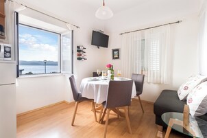 Apartamento (Apartments Lotea - Two-Bedroom Apartm) | Sala de jantar