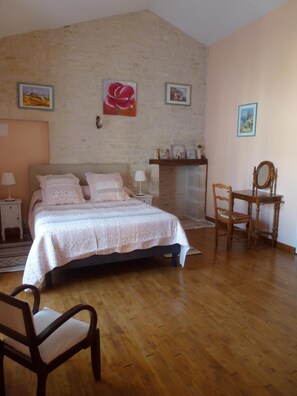 Com decoração personalizada, com mobília individualizada