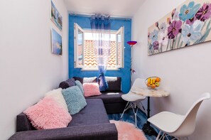 Estúdio Superior, varanda, vista para o mar | Sala | TV de ecrã plano