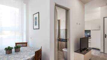 Apartamento, 1 quarto | Opções para refeição no quarto