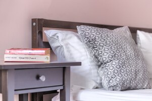 Apartamento Superior, 1 cama queen-size e sofá-cama, não fumadores | 1 quarto, com decoração personalizada, com mobília individualizada 