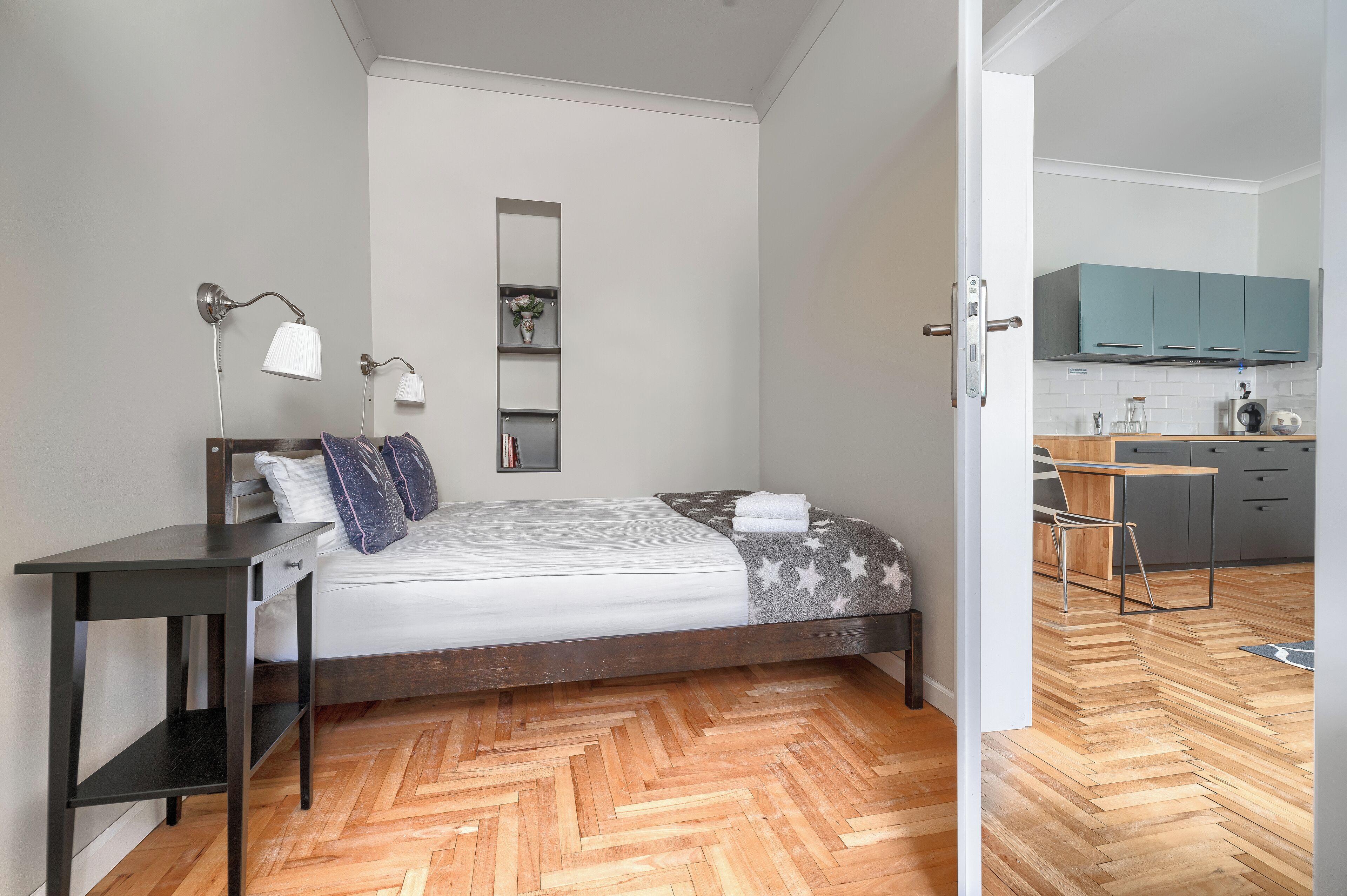 Apartamento Superior, 1 cama queen-size e sofá-cama, não fumadores | 1 quarto, com decoração personalizada, com mobília individualizada 