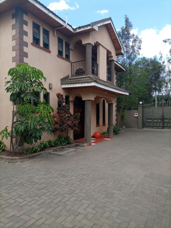 Palm Airport Suites - Nairobi