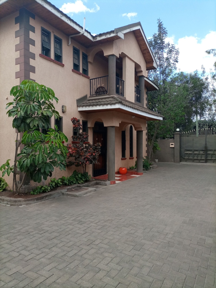 Palm Airport Suites - Nairobi