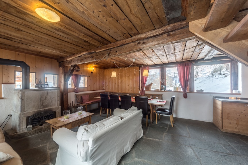 Magnificent Large Chalet On The Slopes More Information <Br>la Gouille à L'ours - Suiza
