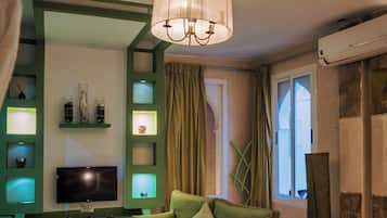 Suíte (Double) | 2 quartos, escrivaninha, cortinas blackout