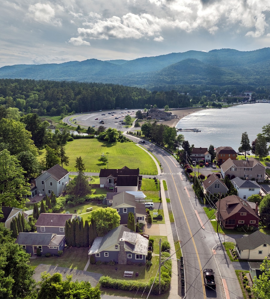 Beach Cottages At Lake George - Lake George, NY