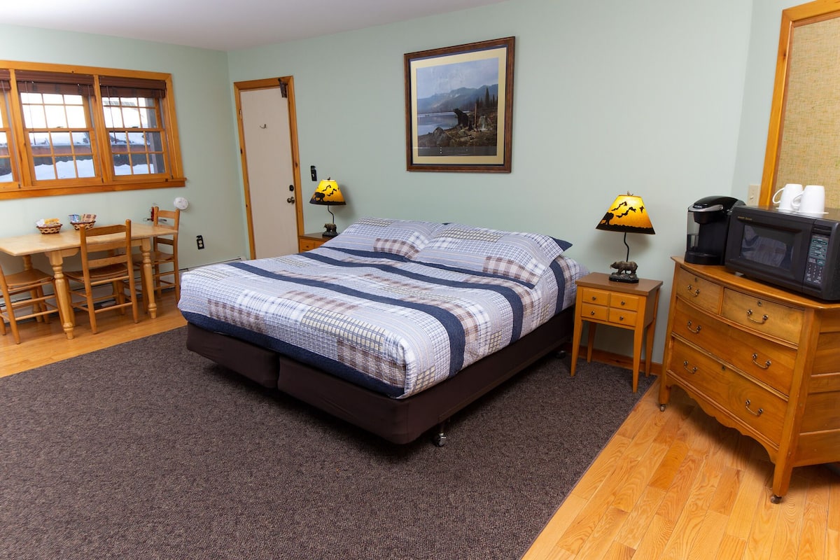 Quarto Standard, 1 cama king-size e sofá-cama, não fumadores (Esther) | Wi-fi grátis, roupa de cama fornecida