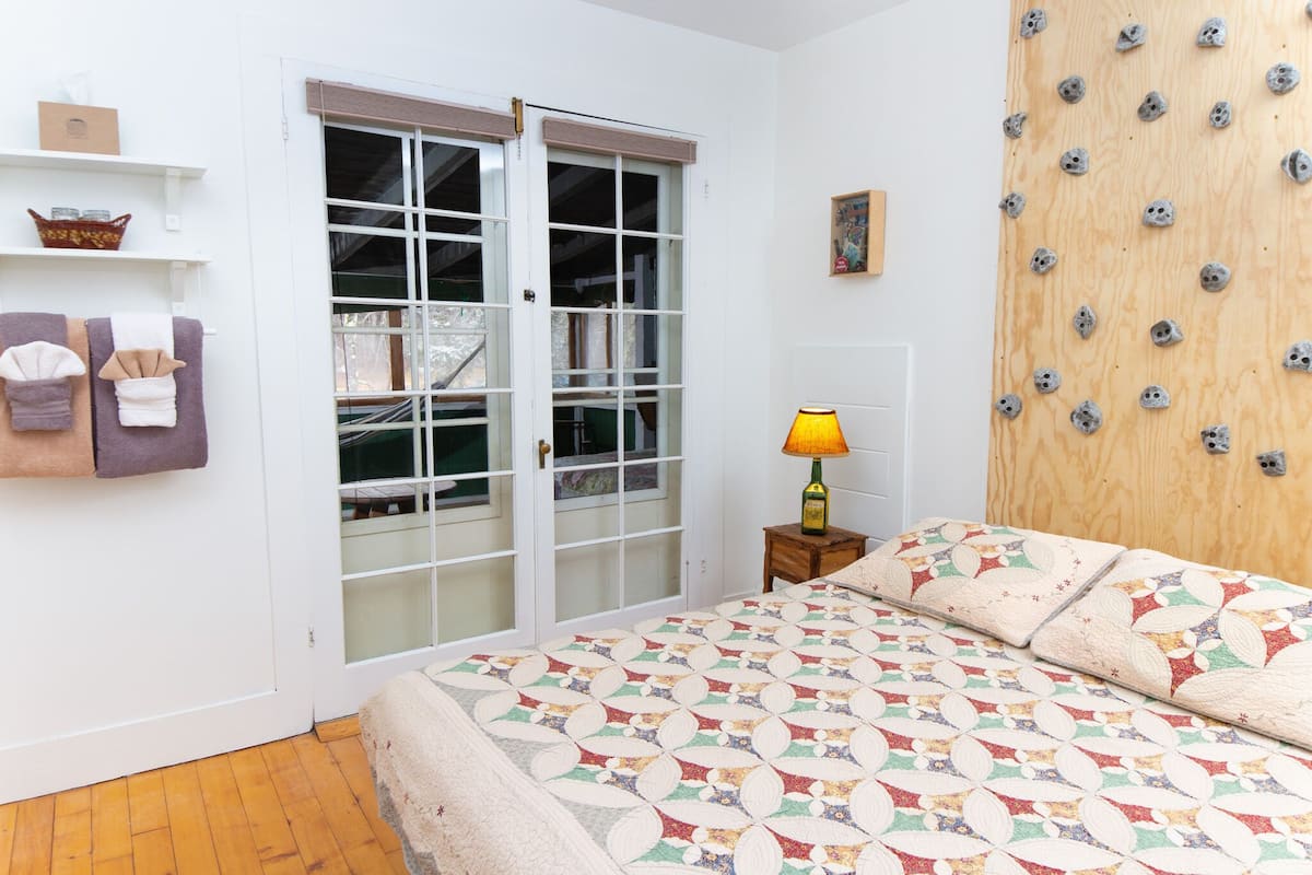 Quarto Standard, 1 cama queen-size, não fumadores (Boreas) | Wi-fi grátis, roupa de cama fornecida