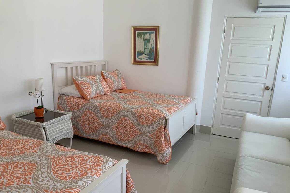 Quarto Clássico, não fumadores, vista para o jardim | 4 quartos, cortinas/cortinados opacos, ferro/tábua de engomar 