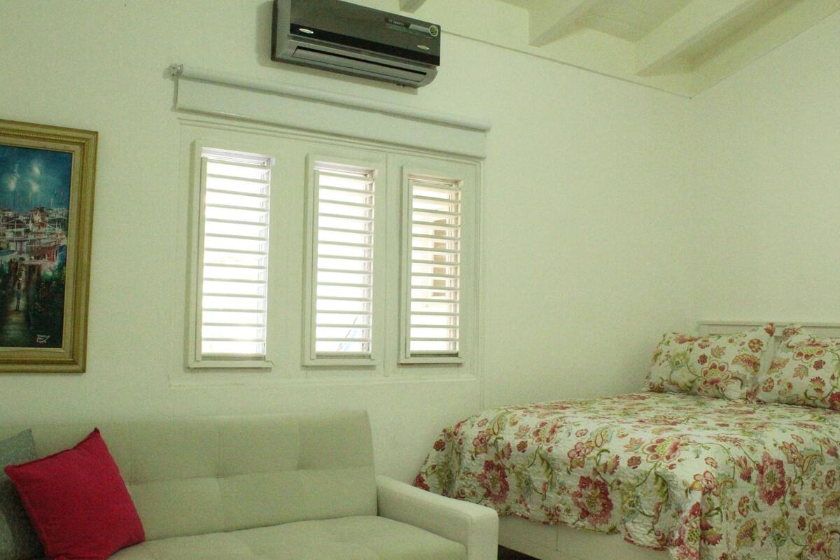 Quarto Clássico, não fumadores, vista para o jardim | 4 quartos, cortinas/cortinados opacos, ferro/tábua de engomar 