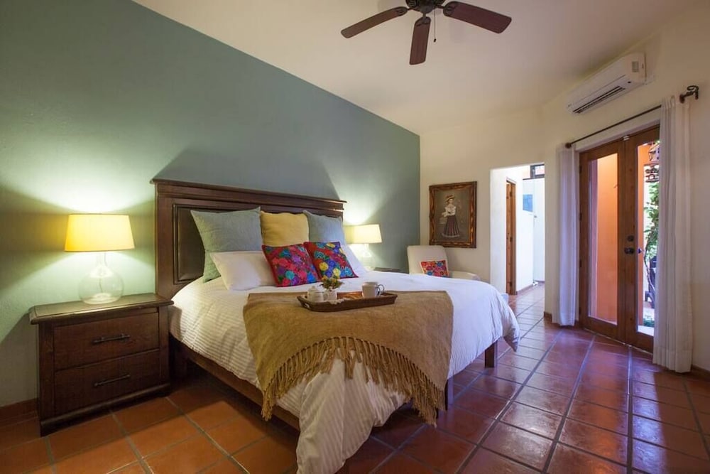 Casa Linda Summary:<br>r - La Paz