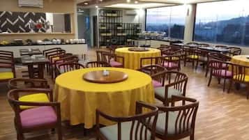 Pequeno-almoço tipo buffet diário (90000 IDR por pessoa)