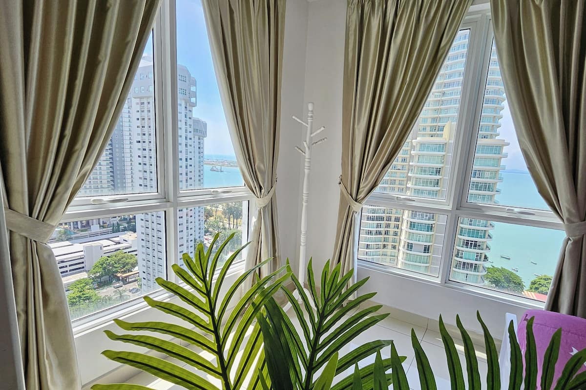 Suite Executiva, 3 quartos, vista para o mar | 3 quartos, cortinas/cortinados opacos, ferro/tábua de engomar