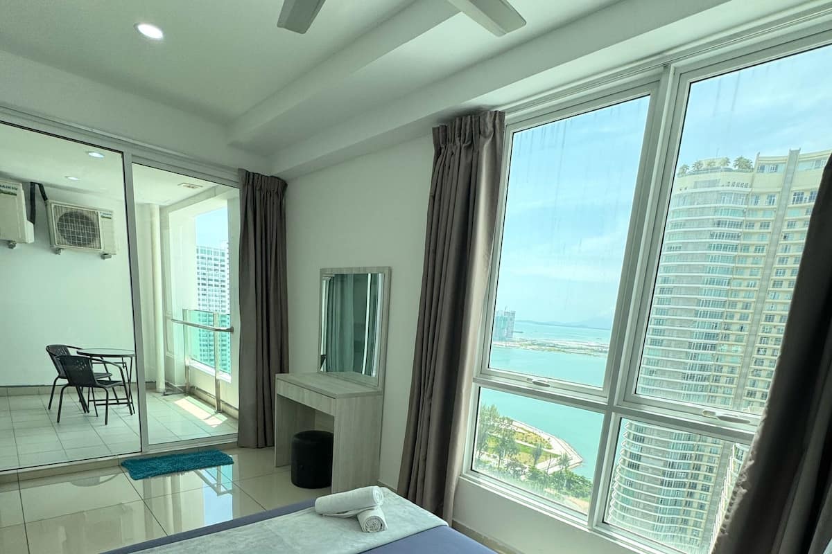 Apartamento Clássico, 2 quartos, vista para a colina | 3 quartos, cortinas/cortinados opacos, ferro/tábua de engomar