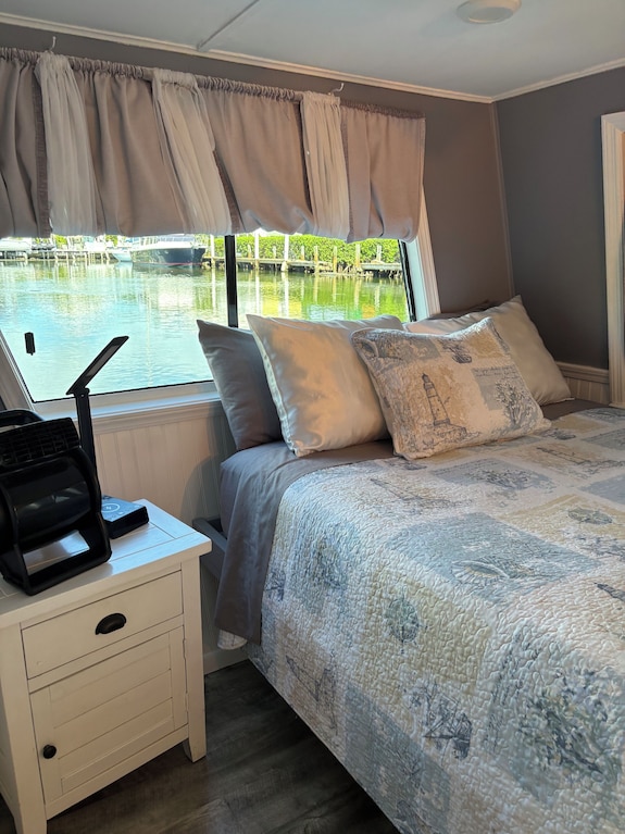 Florida Keys Houseboat, Unique Waterfront Stay- - Florida Keys