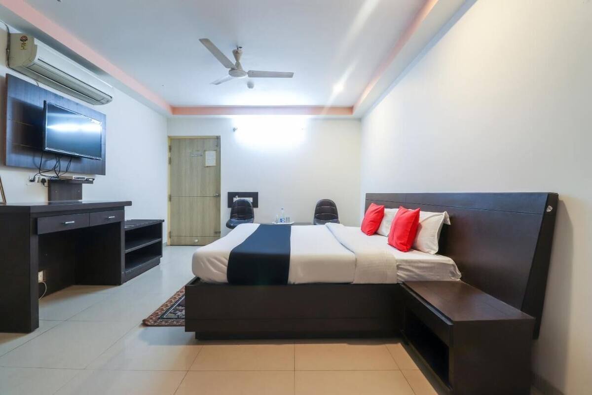 Quarto luxo, 1 cama de casal, para fumantes | 1 quarto, Wi-Fi de cortesia