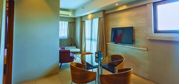 Suíte, 1 quarto | Escrivaninha, Wi-Fi de cortesia