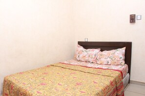 Quarto standard, 1 cama de casal, para não fumantes | Frigobar, escrivaninha, roupa de cama