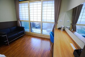 Quarto Clássico com Cama de Casal, 1 cama de casal, não fumadores | Secretária, cortinas/cortinados opacos, quartos insonorizados