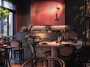 Café da manhã com buffet todos os dias (EUR 15 por pessoa)