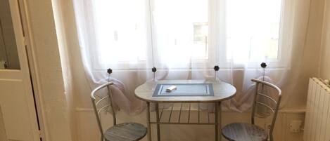 Estúdio, 1 cama de casal, cozinha americana, no piso térreo | Fachada