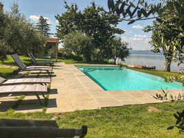 Piscina externa sazonal