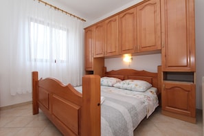 Apartamento, 2 quartos | Wi-fi grátis, roupa de cama fornecida 