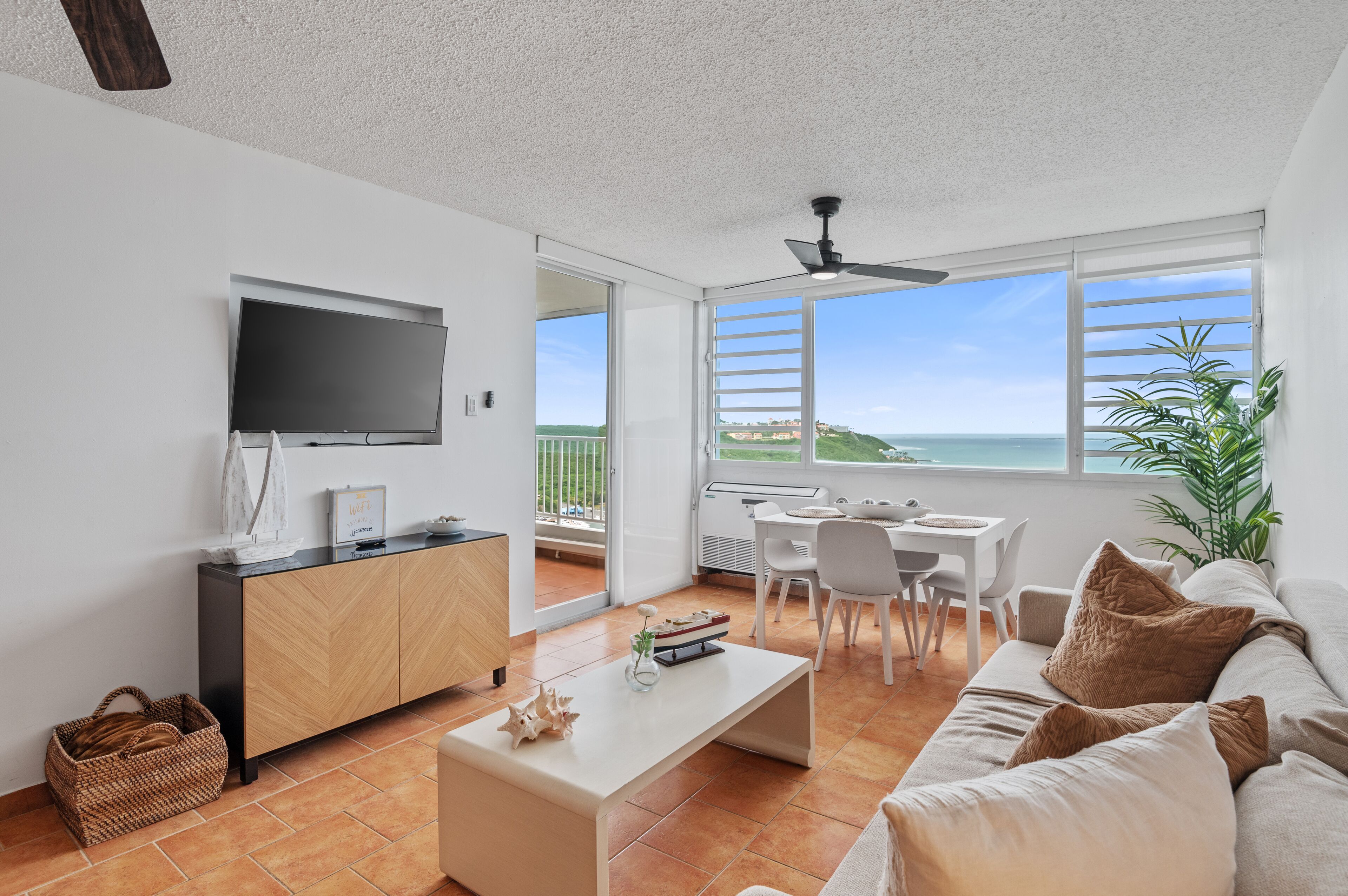 High Rise Beachfront Condo With Gorgeous Views & Pool - Ceiba