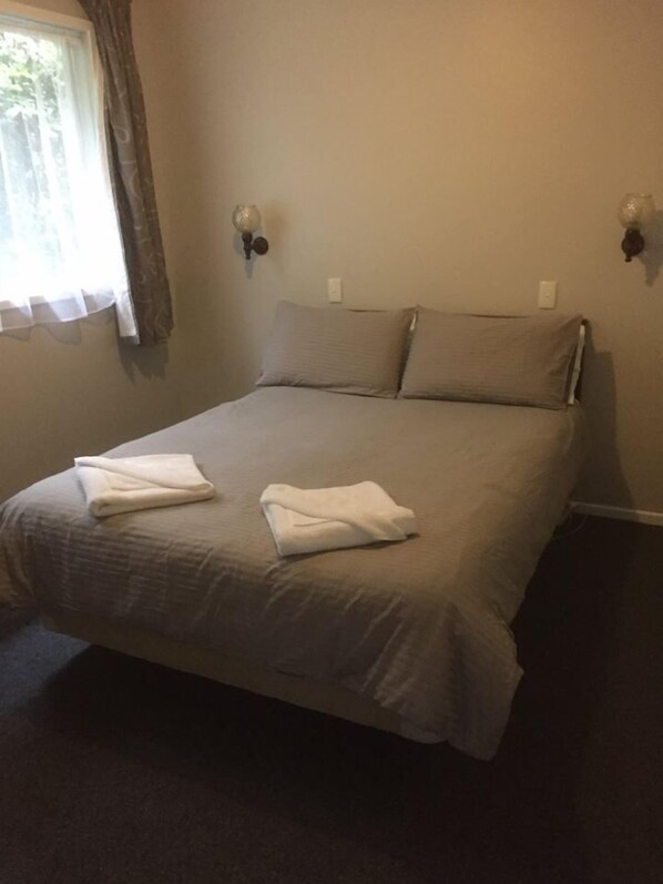 Cabana standard, 2 quartos | Wi-Fi de cortesia, roupa de cama