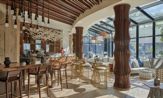 2 restaurantes, café da manhã, culinária do Oriente Médio