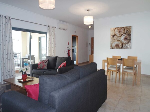 B26 - Palmeiras Top-floor Apartment - Lagos