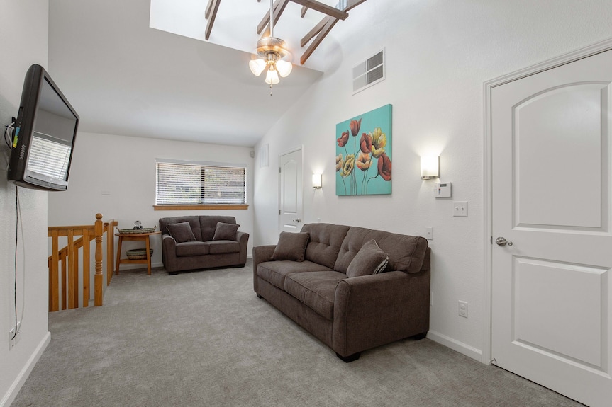 Split Rock Lodge- Modern Cabin - California