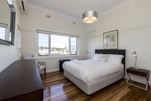 Apartamento Deluxe, 2 quartos | 2 quartos, ferro/tábua de engomar, berços/camas para crianças 