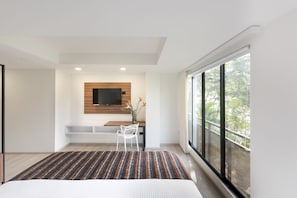 Quarto casal superior, 1 cama King, para não fumantes | Roupas de cama premium, frigobar, cofres nos quartos, escrivaninha
