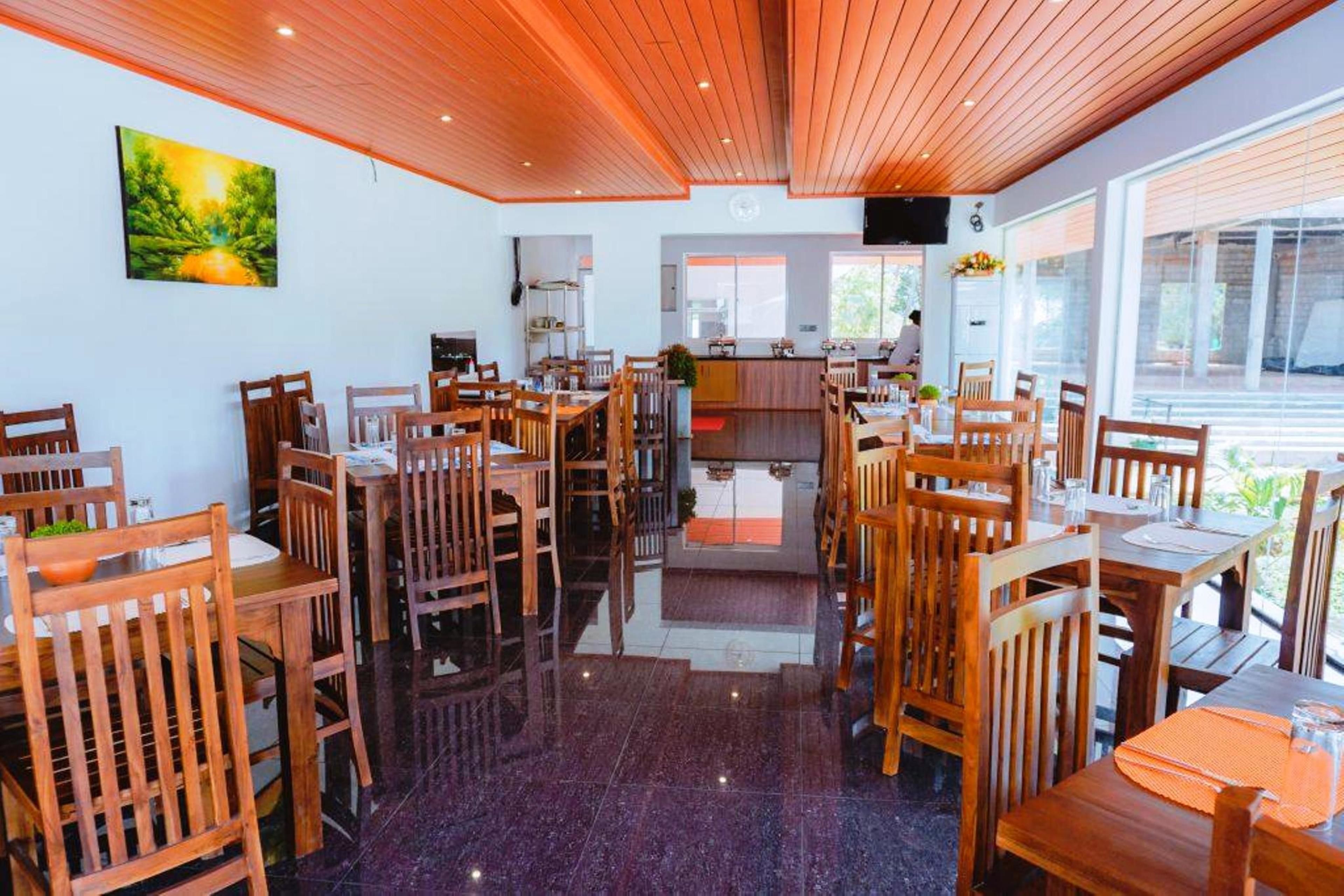 Café da manhã, almoço e jantar; local e internacional 