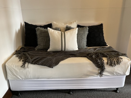 Quarto luxo, 1 cama King, para não fumantes | 1 quarto, roupas de cama premium, edredons de pluma, frigobar
