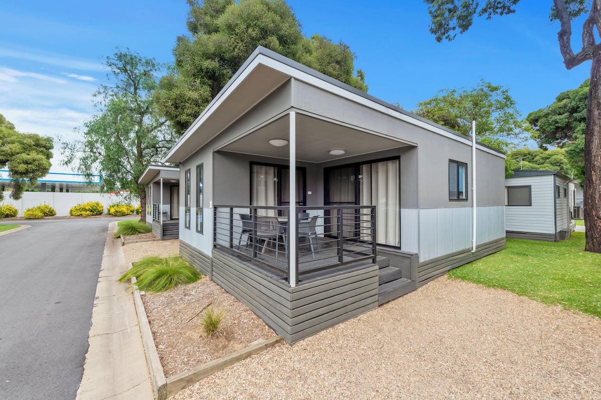 Two Bedroom Deluxe Cabin | Terraço/pátio