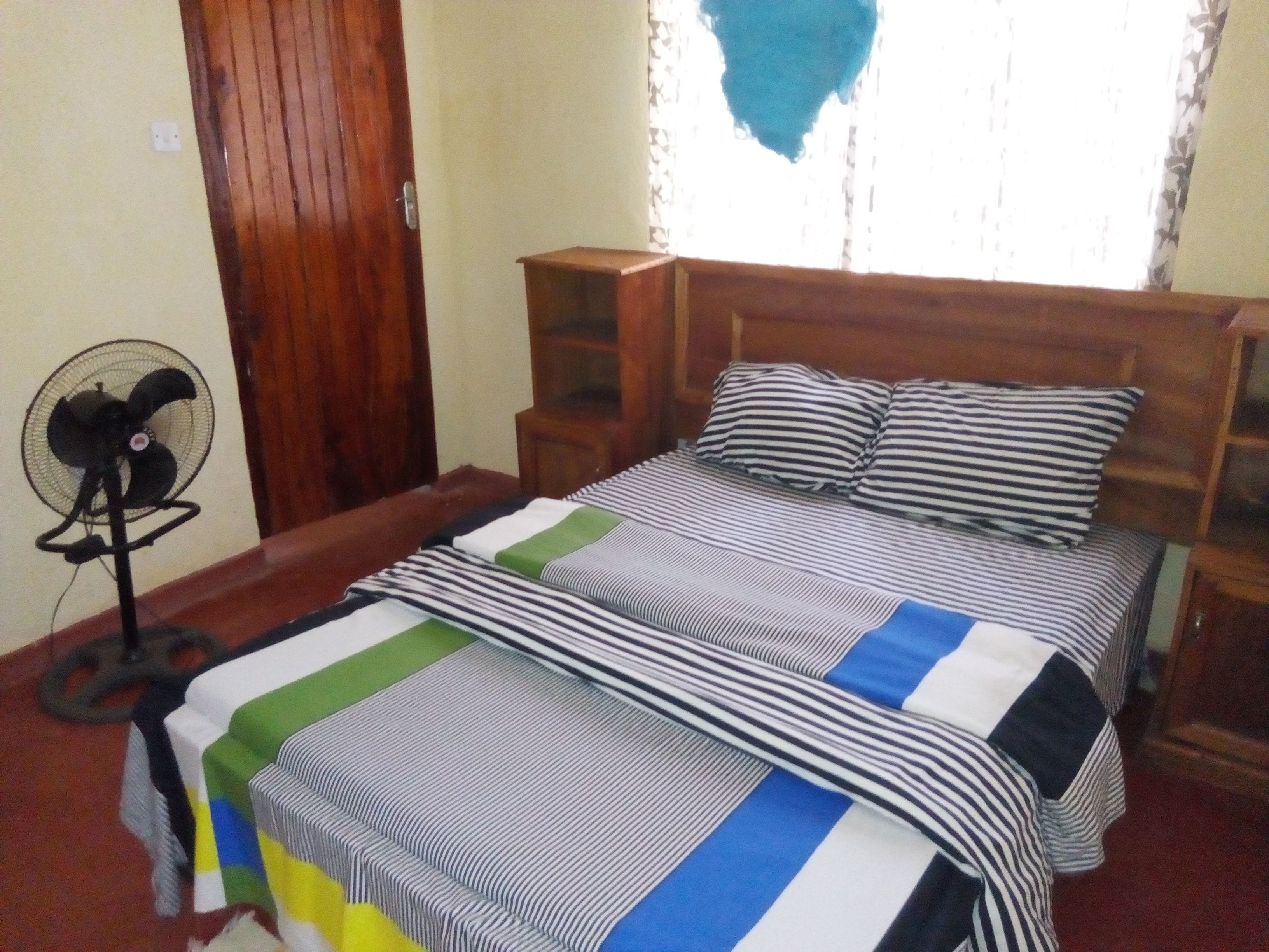 Quarto Duplo | Camas de colchão pillowtop, cofre com capacidade para portátil 