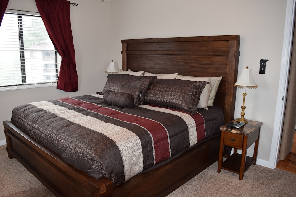 Beautiful 3 Bedroom Condo Only A Half A Mile From Downtown Near Aquarium. - Gatlinburg, TN
