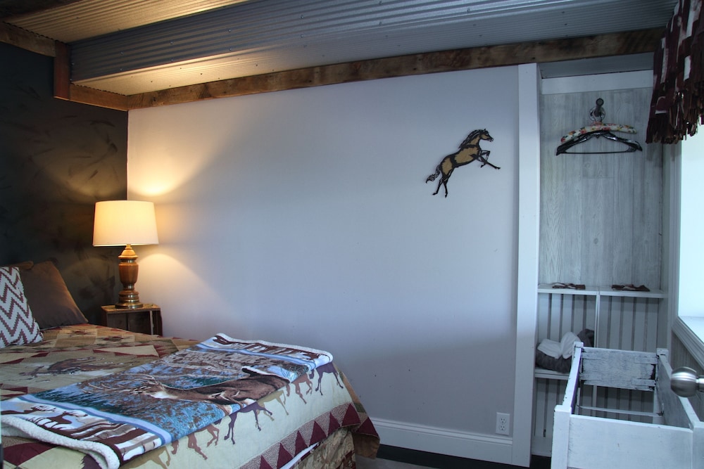 Swim, Fish, Hike, Horseback - Scotsdale, MO
