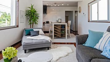 Quarto design (Private Vacation Home) | Área de estar | TV de tela plana 32 polegadas com canais digitais, TV