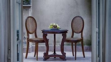 Quarto Duplo | 1 quarto, minibar, cofre no quarto, secretária