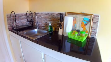 Apartamento, 1 cama queen-size, não fumadores, vista para a montanha | Com mobília individualizada, cortinas/cortinados opacos